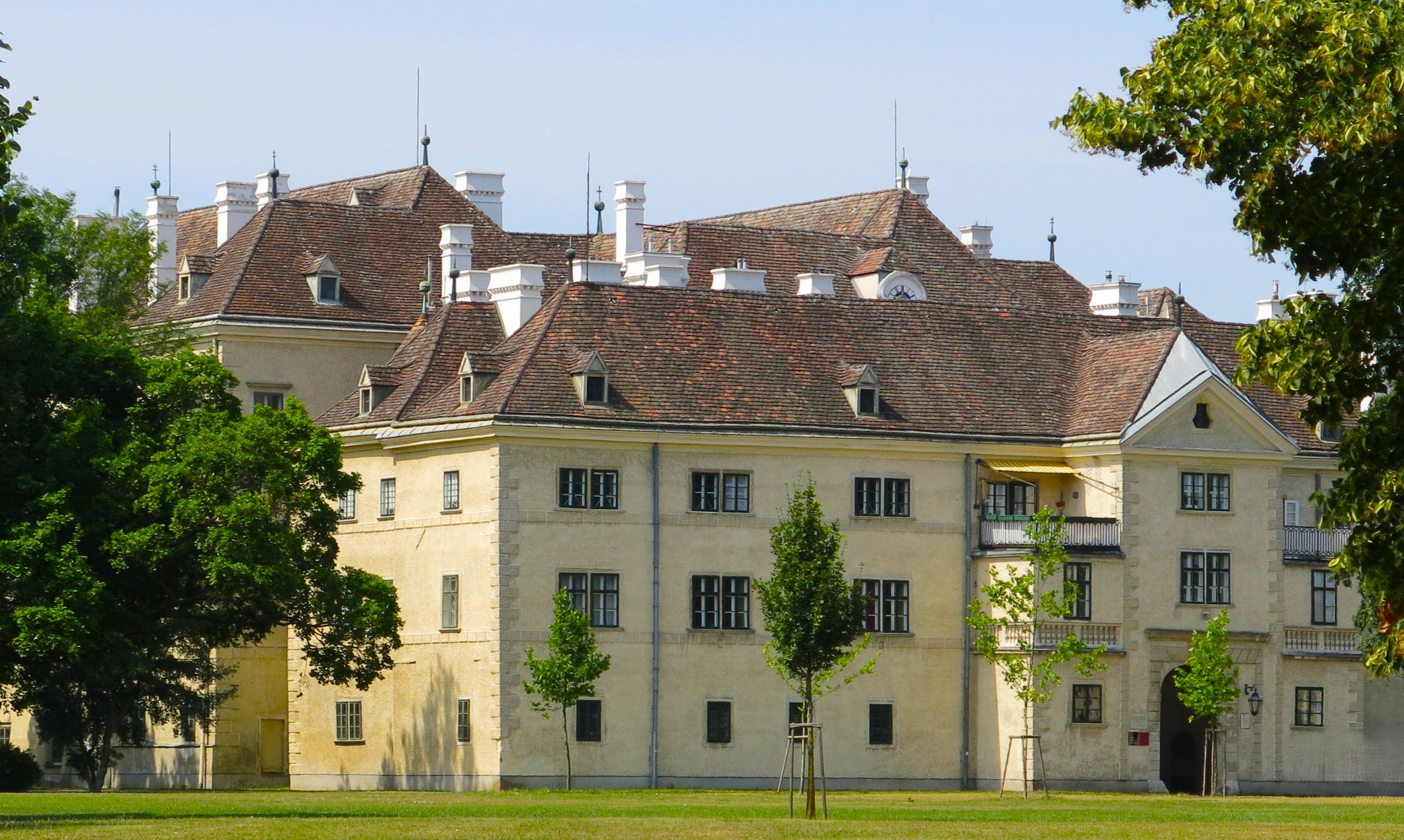Schlosspark Laxenburg: Entdecke die faszinierende Franzensburg