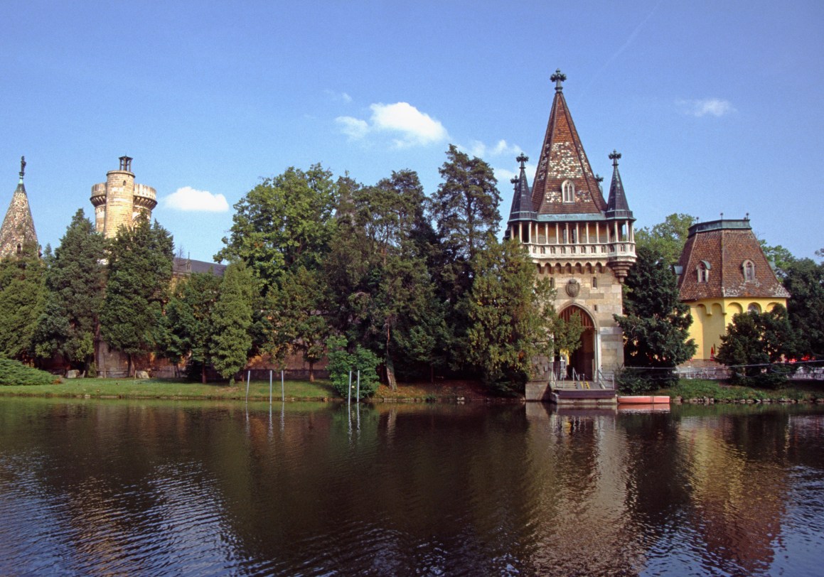 Schlosspark Laxenburg: Entdecke die faszinierende Franzensburg